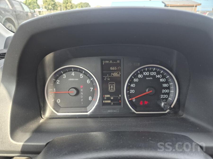 Grey Honda CR-V 2007 in Liepaja, with an engine capacity of 2.00 L and mileage of 167 thousand km for 5000 €, photo 11 on AUTOMOTO.COM.LV