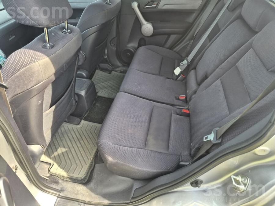 Grey Honda CR-V 2007 in Liepaja, with an engine capacity of 2.00 L and mileage of 167 thousand km for 5000 €, photo 15 on AUTOMOTO.COM.LV