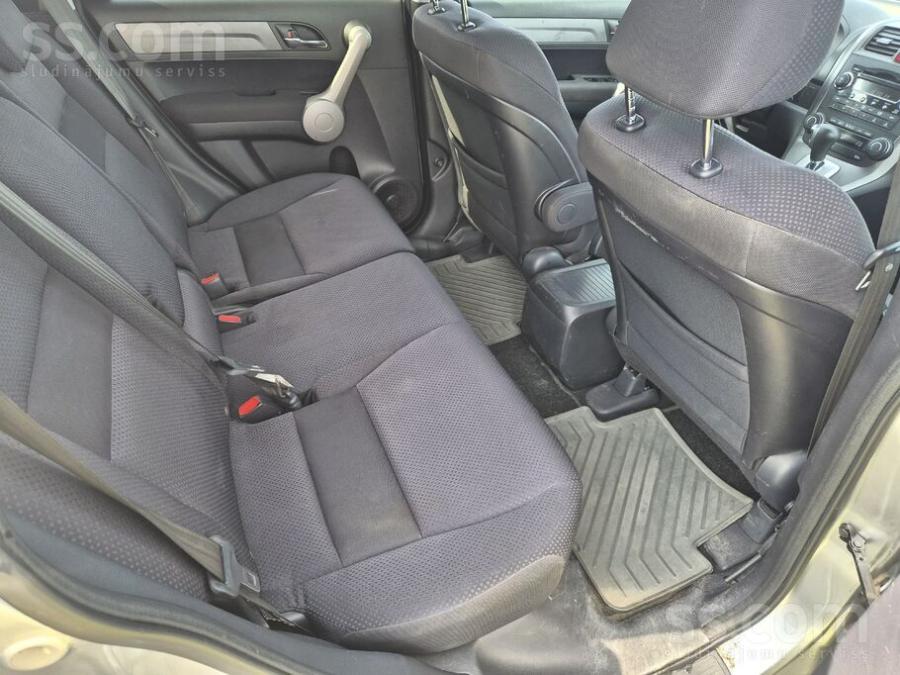 Grey Honda CR-V 2007 in Liepaja, with an engine capacity of 2.00 L and mileage of 167 thousand km for 5000 €, photo 16 on AUTOMOTO.COM.LV