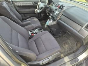 Grey Honda CR-V 2007 in Liepaja, with an engine capacity of 2.00 L and mileage of 167 thousand km for 5000 €, photo 17 on AUTOMOTO.COM.LV