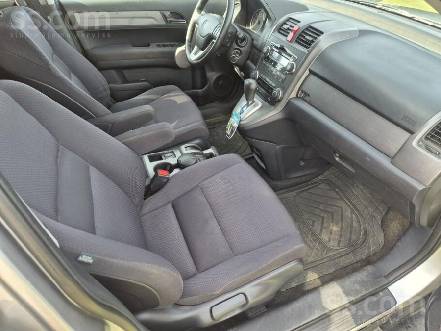 Grey Honda CR-V 2007 in Liepaja, with an engine capacity of 2.00 L and mileage of 167 thousand km for 5000 €, photo 17 on AUTOMOTO.COM.LV