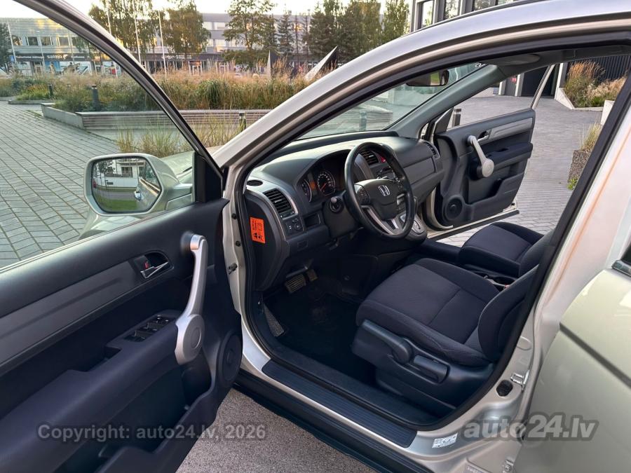 Pelēks Honda CR-V 2007 Tallina, ar dzinēja tilpumu 2.00 L un nobraukumu 196 tūkst. km par 4750 €, foto 20 vietnē AUTOMOTO.COM.LV