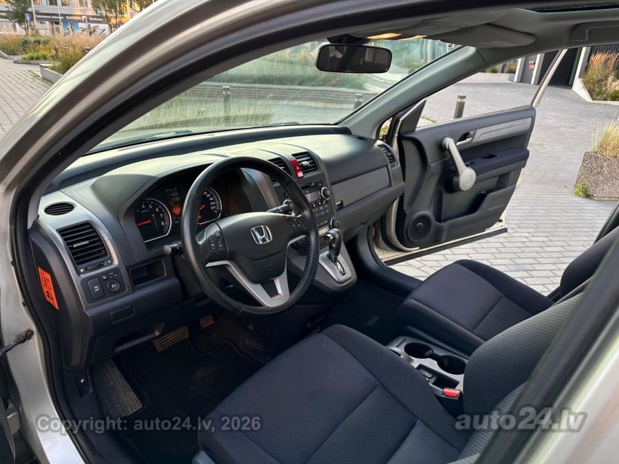 Pelēks Honda CR-V 2007 Tallina, ar dzinēja tilpumu 2.00 L un nobraukumu 196 tūkst. km par 4750 €, foto 21 vietnē AUTOMOTO.COM.LV