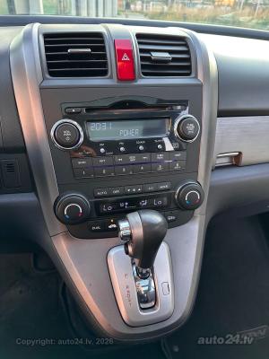 Pelēks Honda CR-V 2007 Tallina, ar dzinēja tilpumu 2.00 L un nobraukumu 196 tūkst. km par 4750 €, foto 23 vietnē AUTOMOTO.COM.LV