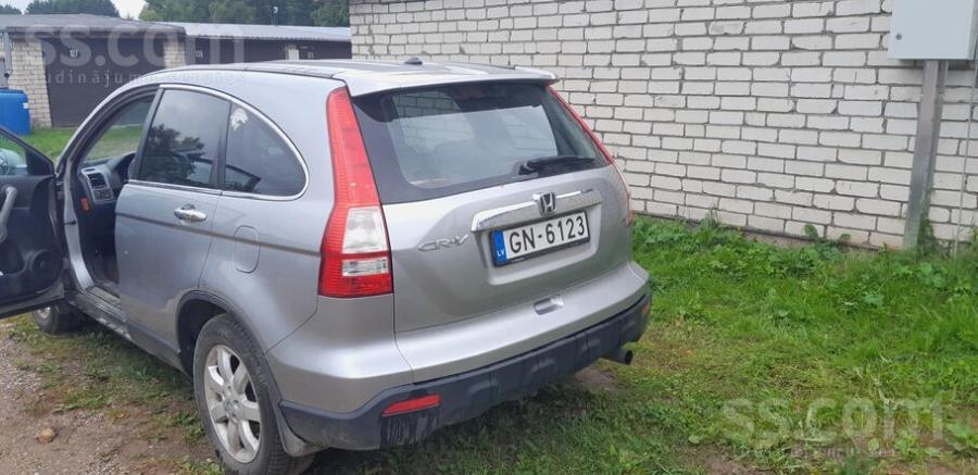 Pelēks Honda CR-V 2007 Rīga, ar dzinēja tilpumu 2.00 L un nobraukumu 292 tūkst. km par 2700 €, foto 3 vietnē AUTOMOTO.COM.LV