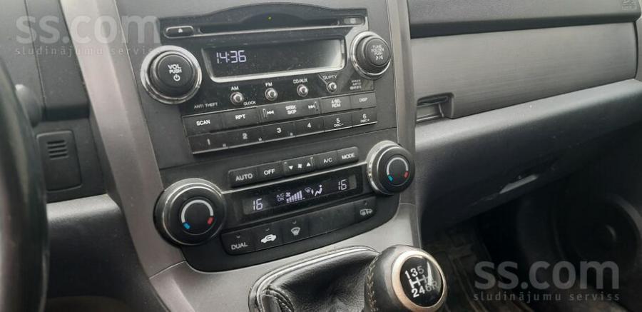 Pelēks Honda CR-V 2007 Rīga, ar dzinēja tilpumu 2.00 L un nobraukumu 292 tūkst. km par 2700 €, foto 5 vietnē AUTOMOTO.COM.LV