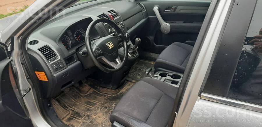Pelēks Honda CR-V 2007 Rīga, ar dzinēja tilpumu 2.00 L un nobraukumu 292 tūkst. km par 2700 €, foto 6 vietnē AUTOMOTO.COM.LV
