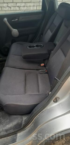 Pelēks Honda CR-V 2007 Rīga, ar dzinēja tilpumu 2.00 L un nobraukumu 292 tūkst. km par 2700 €, foto 7 vietnē AUTOMOTO.COM.LV