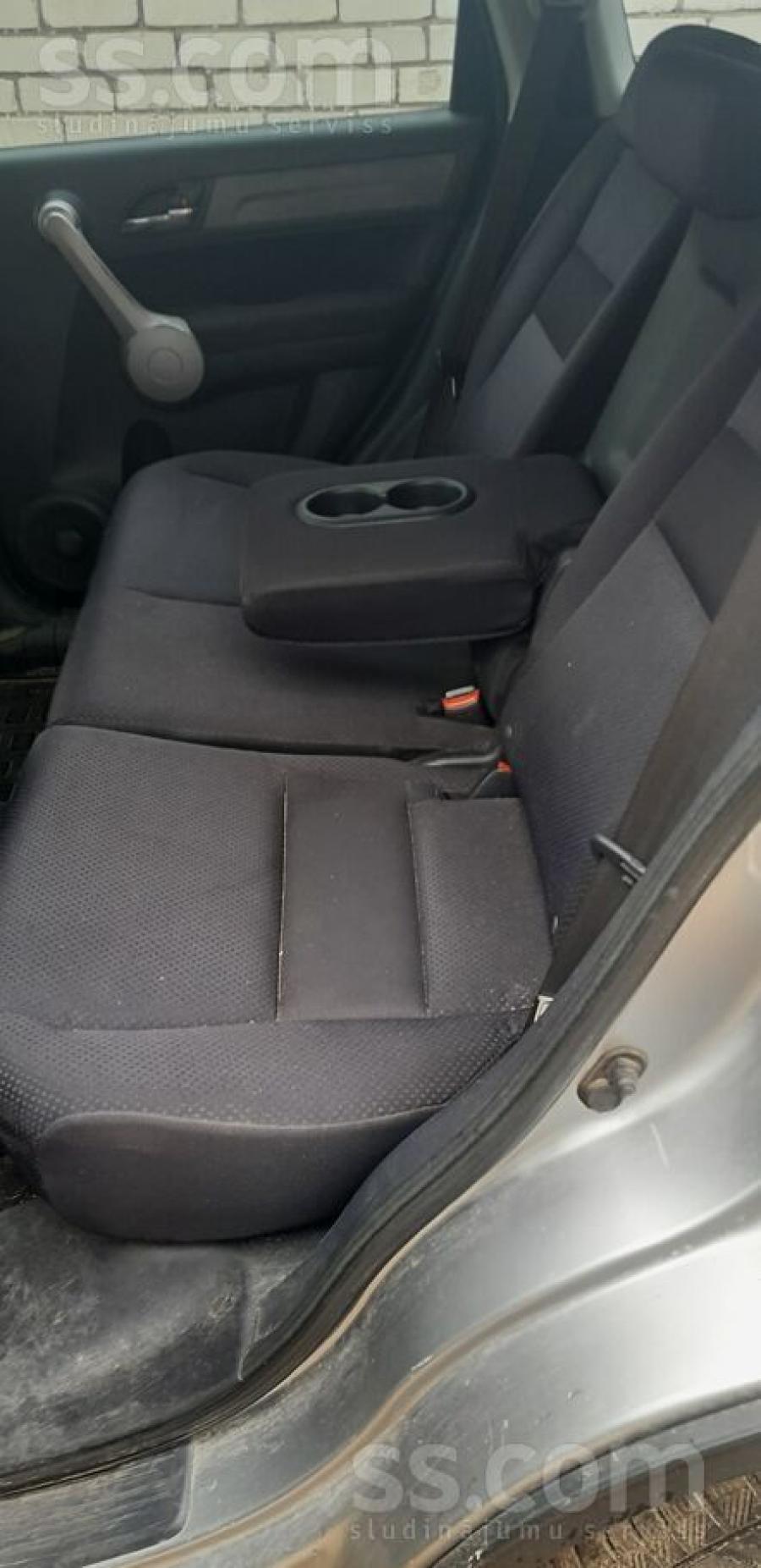 Pelēks Honda CR-V 2007 Rīga, ar dzinēja tilpumu 2.00 L un nobraukumu 292 tūkst. km par 2700 €, foto 7 vietnē AUTOMOTO.COM.LV