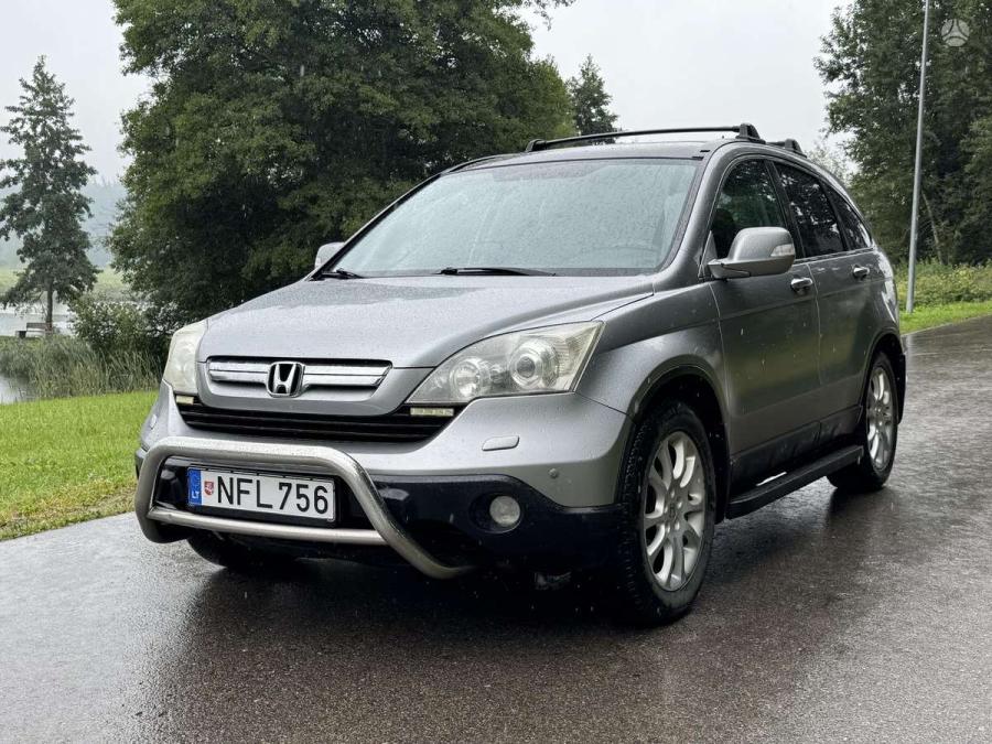 Grey Honda CR-V 2007 in Vilnius, with an engine capacity of 2.20 L and mileage of 300 thousand km for 4200 €, photo 1 on AUTOMOTO.COM.LV