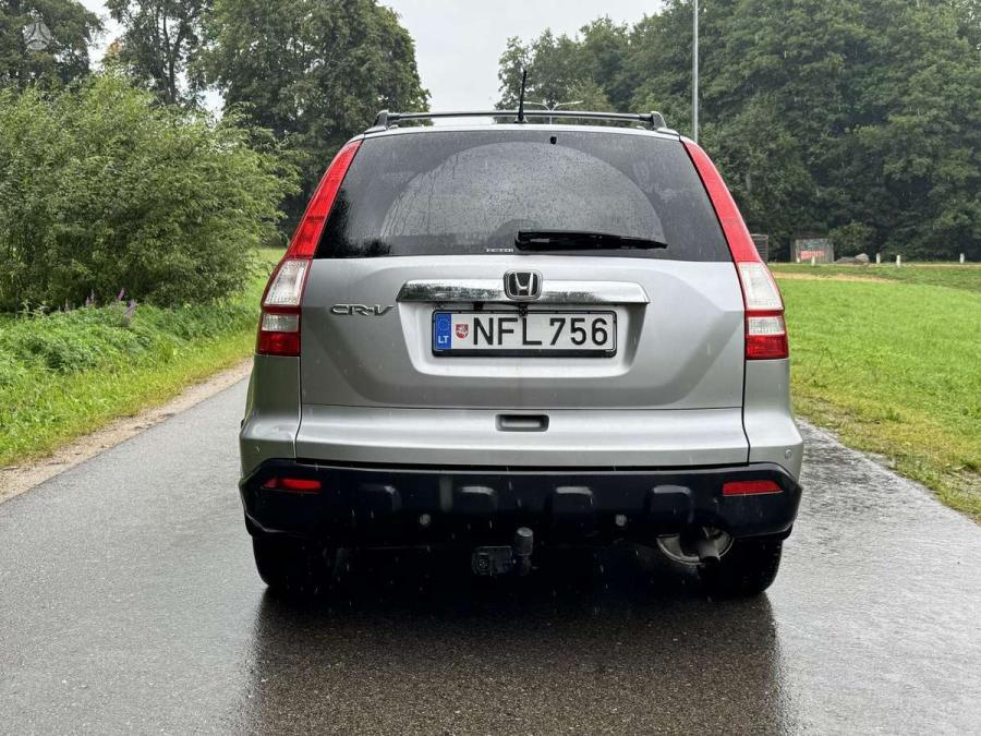 Grey Honda CR-V 2007 in Vilnius, with an engine capacity of 2.20 L and mileage of 300 thousand km for 4200 €, photo 6 on AUTOMOTO.COM.LV