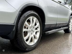 Grey Honda CR-V 2007 in Vilnius, with an engine capacity of 2.20 L and mileage of 300 thousand km for 4200 €, photo 9 on AUTOMOTO.COM.LV