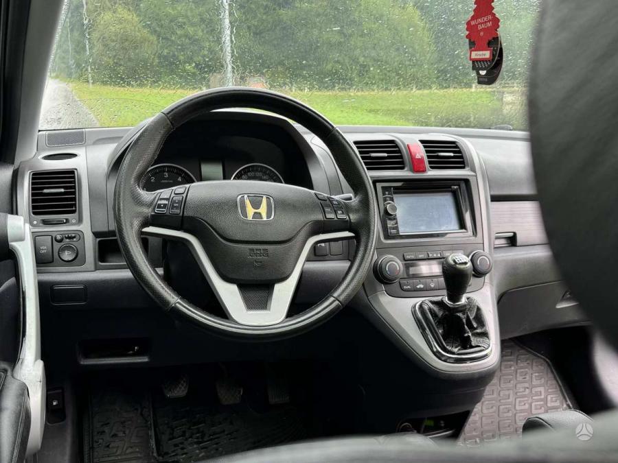 Grey Honda CR-V 2007 in Vilnius, with an engine capacity of 2.20 L and mileage of 300 thousand km for 4200 €, photo 16 on AUTOMOTO.COM.LV