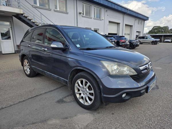 Grey Honda CR-V 2007 in Marijampole, with an engine capacity of 2.20 L and mileage of 277 thousand km for 4199 €, photo 3 on AUTOMOTO.COM.LV