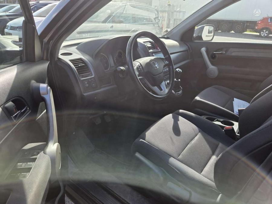 Grey Honda CR-V 2007 in Marijampole, with an engine capacity of 2.20 L and mileage of 277 thousand km for 4199 €, photo 14 on AUTOMOTO.COM.LV