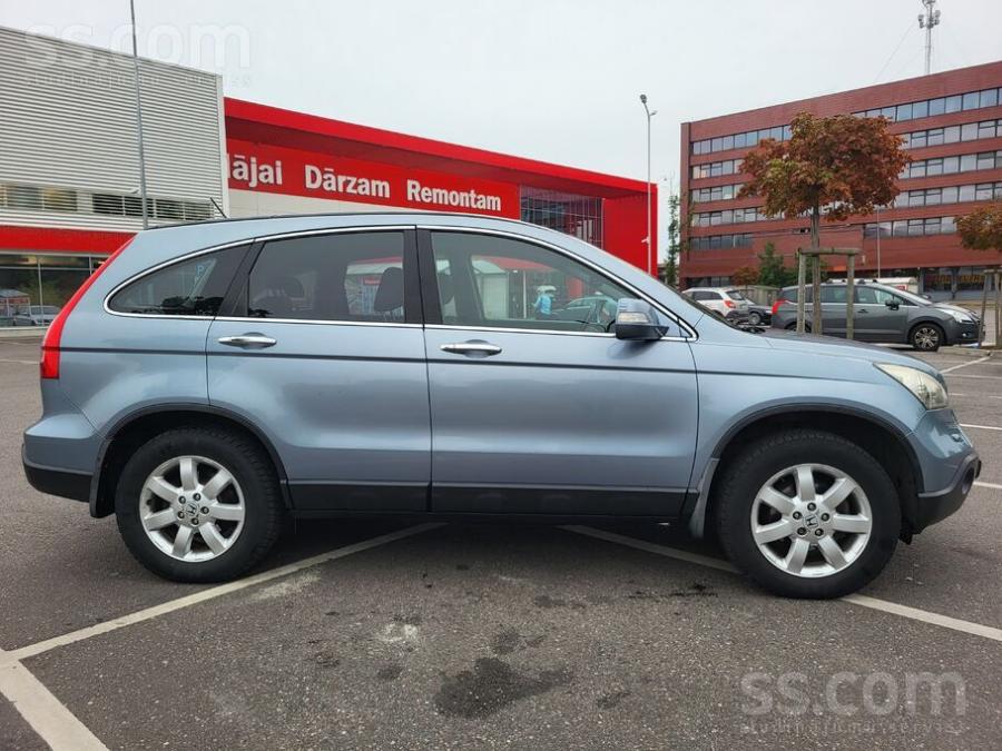 Grey Honda CR-V 2007 in Riga, with an engine capacity of 2.00 L and mileage of 225 thousand km for 4600 €, photo 7 on AUTOMOTO.COM.LV