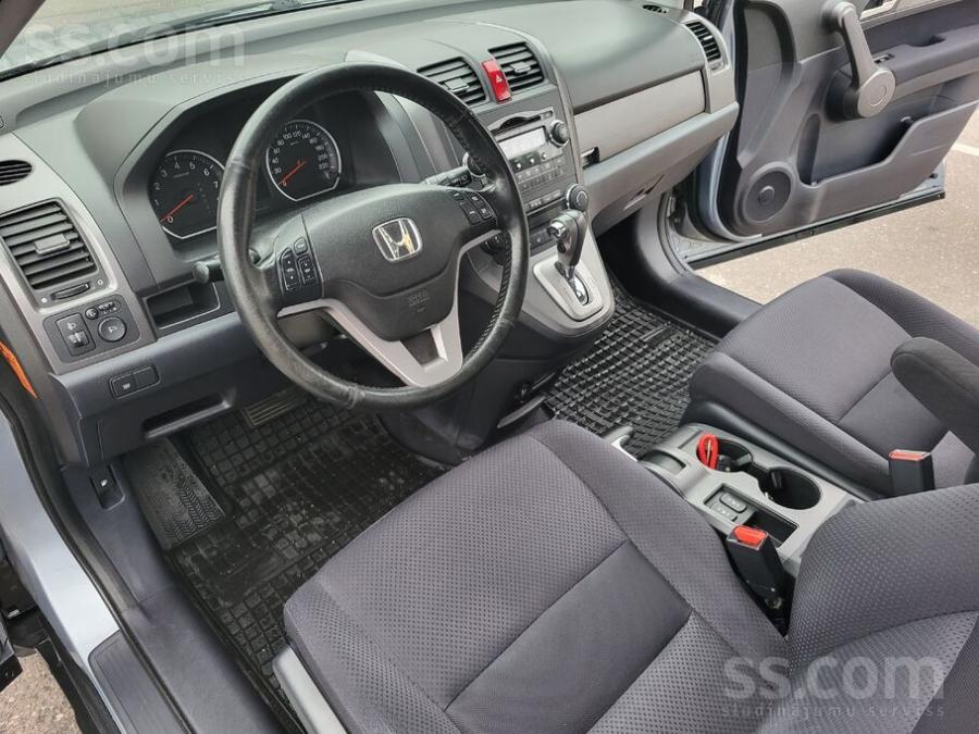Grey Honda CR-V 2007 in Riga, with an engine capacity of 2.00 L and mileage of 225 thousand km for 4600 €, photo 10 on AUTOMOTO.COM.LV
