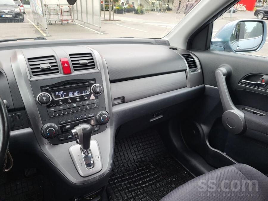 Grey Honda CR-V 2007 in Riga, with an engine capacity of 2.00 L and mileage of 225 thousand km for 4600 €, photo 11 on AUTOMOTO.COM.LV