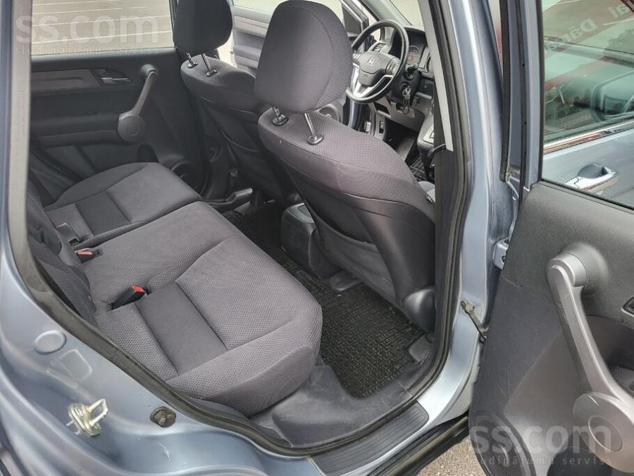 Grey Honda CR-V 2007 in Riga, with an engine capacity of 2.00 L and mileage of 225 thousand km for 4600 €, photo 16 on AUTOMOTO.COM.LV