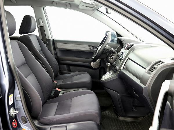 Pelēks Honda CR-V 2007 Tallina, ar dzinēja tilpumu 2.00 L un nobraukumu 327 tūkst. km par 3099 €, foto 6 vietnē AUTOMOTO.COM.LV