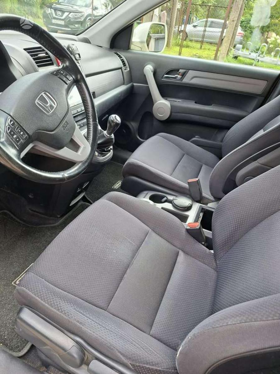 Pelēks Honda CR-V 2007 Viļņa, ar dzinēja tilpumu 2.20 L un nobraukumu 303 tūkst. km par 4000 €, foto 7 vietnē AUTOMOTO.COM.LV