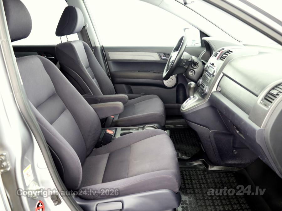 Grey Honda CR-V 2007 in Tallinn, with an engine capacity of 2.00 L and mileage of 354 thousand km for 2499 €, photo 7 on AUTOMOTO.COM.LV