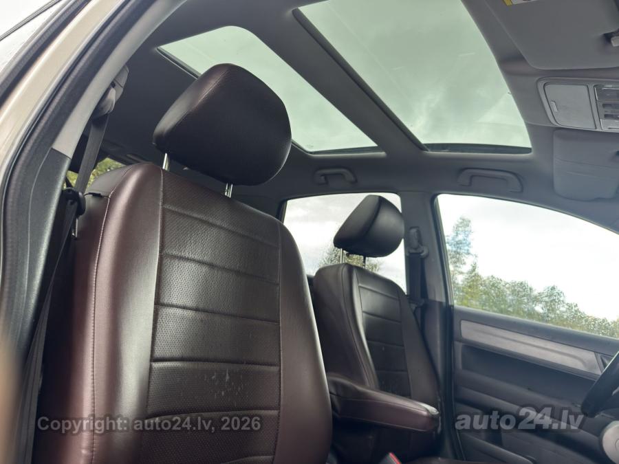 Grey Honda CR-V 2007 in Tallinn, with an engine capacity of 2.00 L and mileage of 310 thousand km for 3500 €, photo 9 on AUTOMOTO.COM.LV