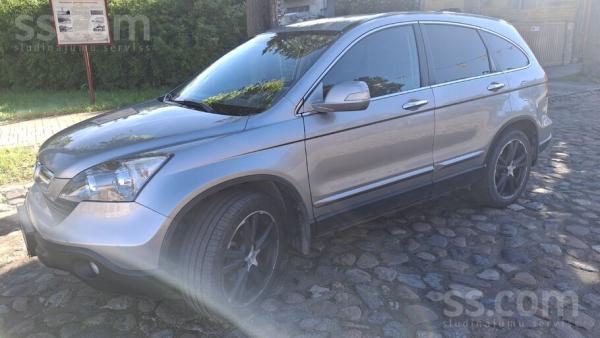 Grey Honda CR-V 2007 in Jelgava, with an engine capacity of 2.20 L and mileage of 253 thousand km for 3700 €, photo 3 on AUTOMOTO.COM.LV