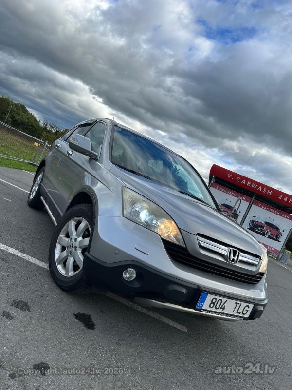 Honda CR-V 2007 in Tallinn on AUTOMOTO.COM.LV Grey Honda CR-V 2007 in Tallinn, with an engine capacity of 2.20 L and mileage of 290 thousand km for 4500 €, photo 1 on AUTOMOTO.COM.LV