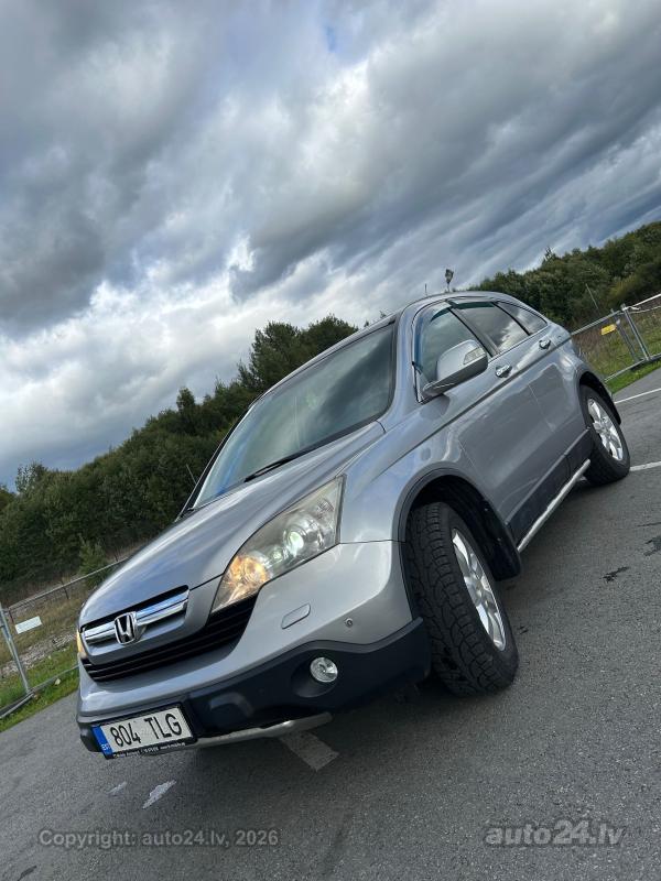 Honda CR-V 2007 in Tallinn on AUTOMOTO.COM.LV Grey Honda CR-V 2007 in Tallinn, with an engine capacity of 2.20 L and mileage of 290 thousand km for 4500 €, photo 3 on AUTOMOTO.COM.LV