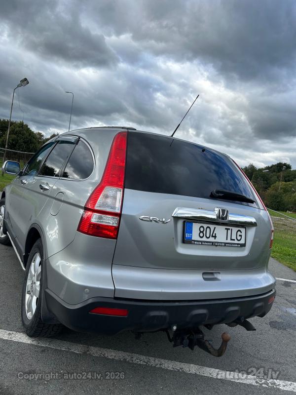 Honda CR-V 2007 in Tallinn on AUTOMOTO.COM.LV Grey Honda CR-V 2007 in Tallinn, with an engine capacity of 2.20 L and mileage of 290 thousand km for 4500 €, photo 4 on AUTOMOTO.COM.LV