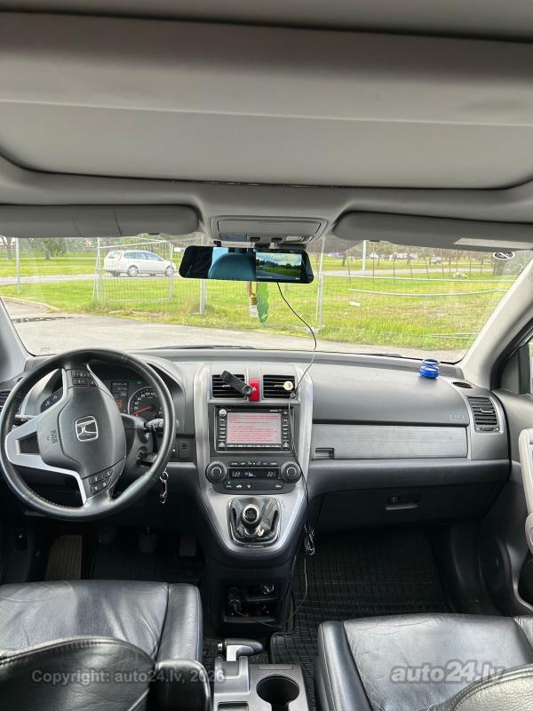 Honda CR-V 2007 in Tallinn on AUTOMOTO.COM.LV Grey Honda CR-V 2007 in Tallinn, with an engine capacity of 2.20 L and mileage of 290 thousand km for 4500 €, photo 9 on AUTOMOTO.COM.LV