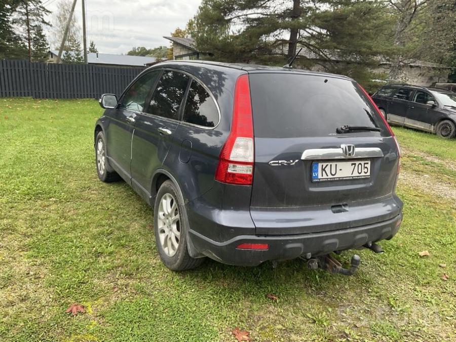 Pelēks Honda CR-V 2007 Valmiera, ar dzinēja tilpumu 2.20 L un nobraukumu 347 tūkst. km par 3500 €, foto 5 vietnē AUTOMOTO.COM.LV
