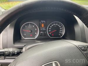 Pelēks Honda CR-V 2007 Valmiera, ar dzinēja tilpumu 2.20 L un nobraukumu 347 tūkst. km par 3500 €, foto 7 vietnē AUTOMOTO.COM.LV