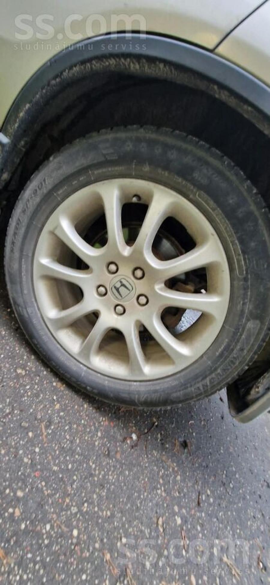 Pelēks Honda CR-V 2007 Ogre, ar dzinēja tilpumu 2.20 L un nobraukumu 306 tūkst. km par 3300 €, foto 4 vietnē AUTOMOTO.COM.LV