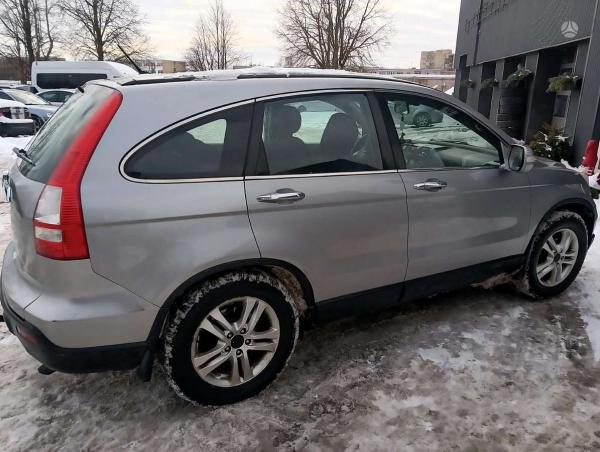 Grey Honda CR-V 2008 in Utena, with an engine capacity of 2.20 L and mileage of 320 thousand km for 4500 €, photo 4 on AUTOMOTO.COM.LV