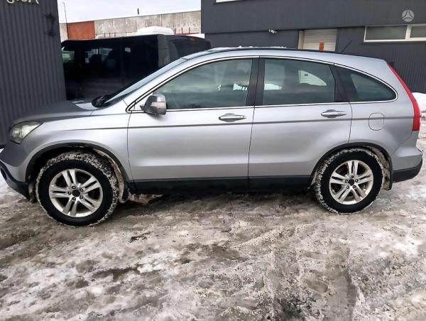 Grey Honda CR-V 2008 in Utena, with an engine capacity of 2.20 L and mileage of 320 thousand km for 4500 €, photo 7 on AUTOMOTO.COM.LV