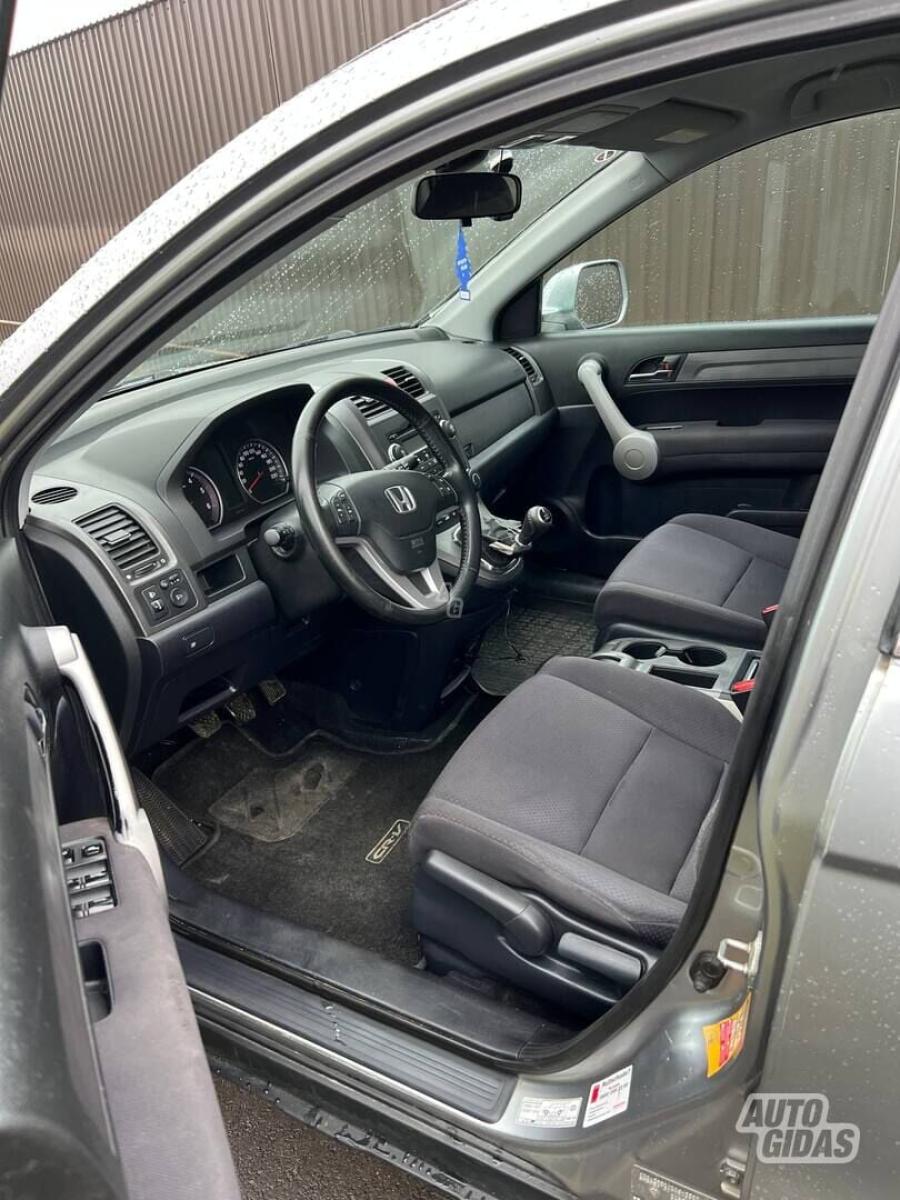 Grey Honda CR-V 2008 in Marijampole, with an engine capacity of 2.20 L and mileage of 260 thousand km for 3900 €, photo 8 on AUTOMOTO.COM.LV