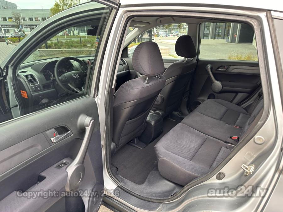 Grey Honda CR-V 2008 in Tallinn, with an engine capacity of 2.00 L and mileage of 220 thousand km for 3599 €, photo 16 on AUTOMOTO.COM.LV