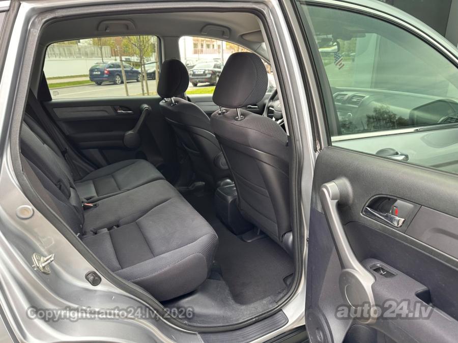 Grey Honda CR-V 2008 in Tallinn, with an engine capacity of 2.00 L and mileage of 220 thousand km for 3599 €, photo 17 on AUTOMOTO.COM.LV