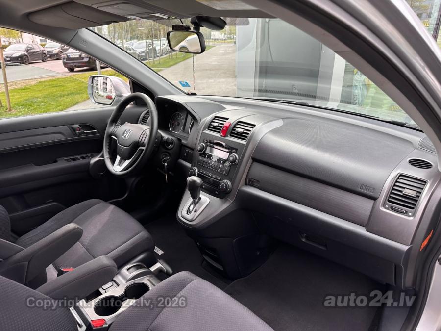 Grey Honda CR-V 2008 in Tallinn, with an engine capacity of 2.00 L and mileage of 220 thousand km for 3599 €, photo 19 on AUTOMOTO.COM.LV