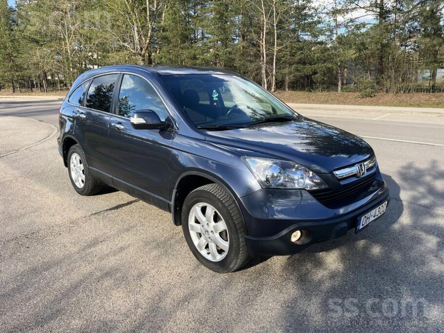 Grey Honda CR-V 2008 in Daugavpils, with an engine capacity of 2.20 L and mileage of 145 thousand km for 5700 €, photo 1 on AUTOMOTO.COM.LV