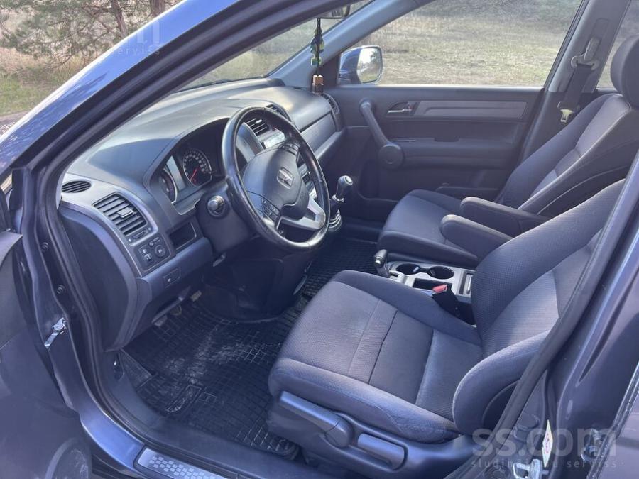 Grey Honda CR-V 2008 in Daugavpils, with an engine capacity of 2.20 L and mileage of 145 thousand km for 5700 €, photo 7 on AUTOMOTO.COM.LV