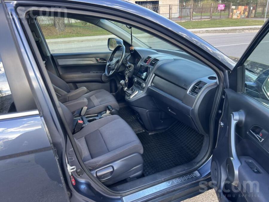Grey Honda CR-V 2008 in Daugavpils, with an engine capacity of 2.20 L and mileage of 145 thousand km for 5700 €, photo 8 on AUTOMOTO.COM.LV