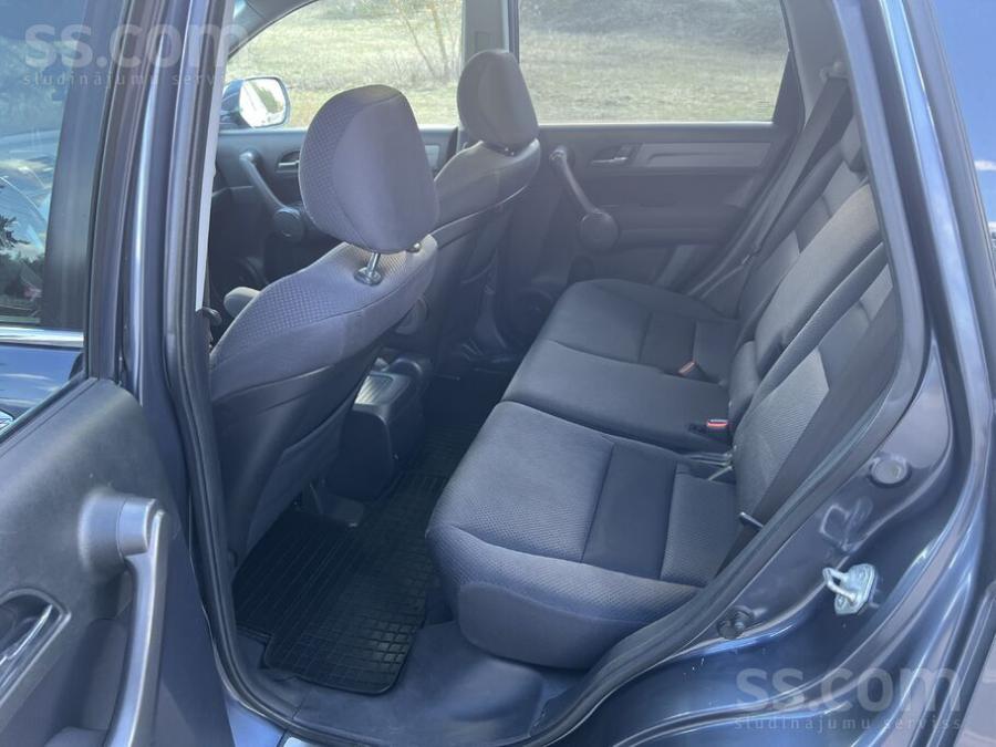 Grey Honda CR-V 2008 in Daugavpils, with an engine capacity of 2.20 L and mileage of 145 thousand km for 5700 €, photo 9 on AUTOMOTO.COM.LV