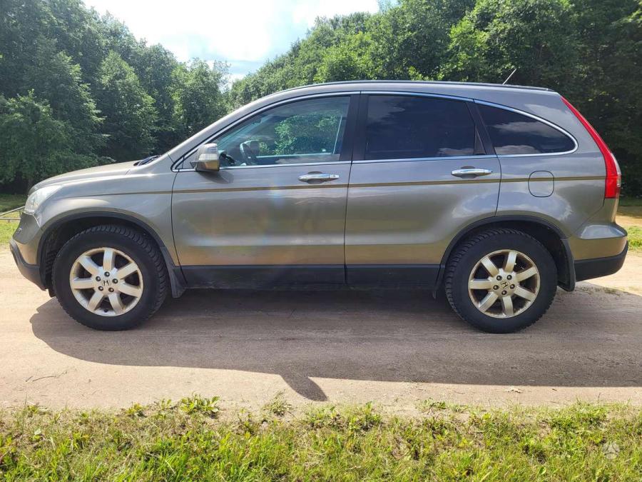 Grey Honda CR-V 2008 in Plunge, with an engine capacity of 2.20 L and mileage of 243 thousand km for 2500 €, photo 3 on AUTOMOTO.COM.LV