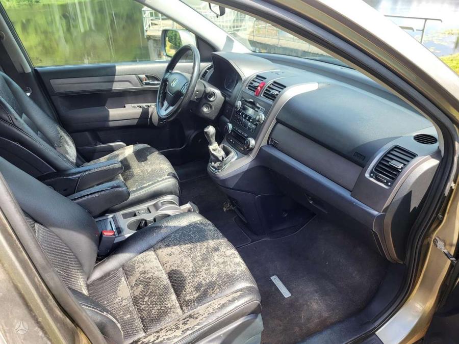 Grey Honda CR-V 2008 in Plunge, with an engine capacity of 2.20 L and mileage of 243 thousand km for 2500 €, photo 12 on AUTOMOTO.COM.LV