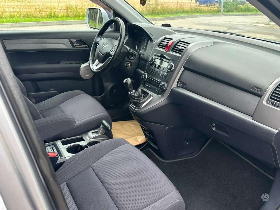 Pelēks Honda CR-V 2008 Utena, ar dzinēja tilpumu 2.20 L un nobraukumu 191 tūkst. km par 6350 €, foto 13 vietnē AUTOMOTO.COM.LV