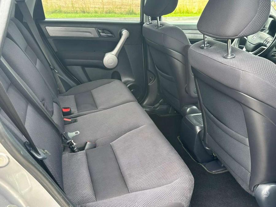 Pelēks Honda CR-V 2008 Utena, ar dzinēja tilpumu 2.20 L un nobraukumu 191 tūkst. km par 6350 €, foto 17 vietnē AUTOMOTO.COM.LV