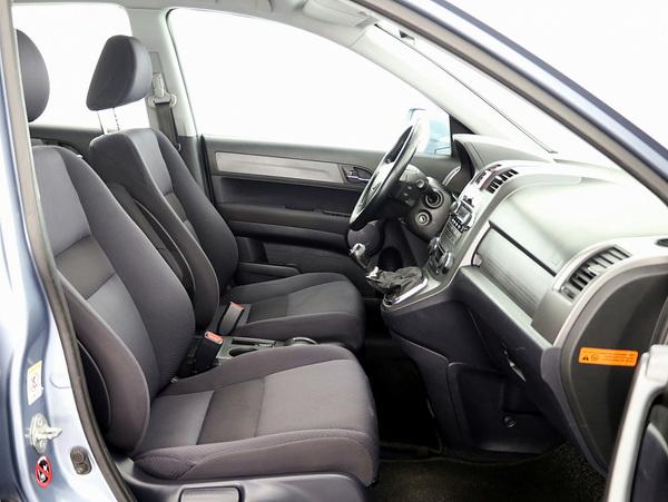 Grey Honda CR-V 2008 in Tallinn, with an engine capacity of 2.00 L and mileage of 196 thousand km for 2999 €, photo 6 on AUTOMOTO.COM.LV